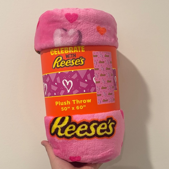 hershey | Holiday | Reeses Pink Plush Throw Blanket | Poshmark
